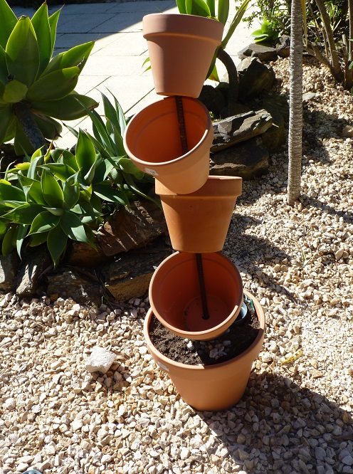 How to Create a Terracotta Pot Display (Tippy Pots) – Piglet in Portugal