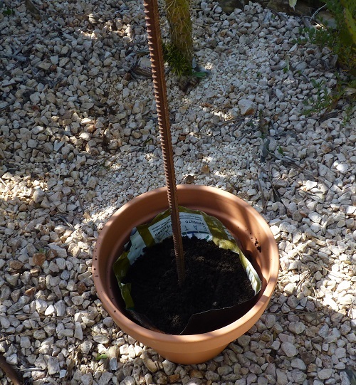 How to Create a Terracotta Pot Display (Tippy Pots) – Piglet in Portugal